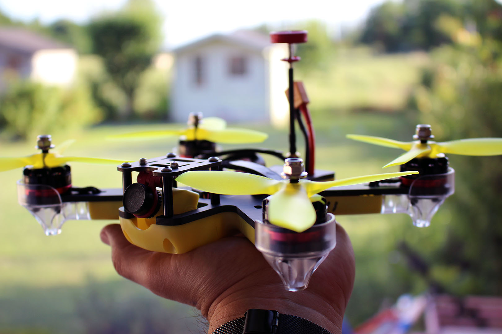 EMAX NIGHTHAWK PRO 200: Entrez dans la course